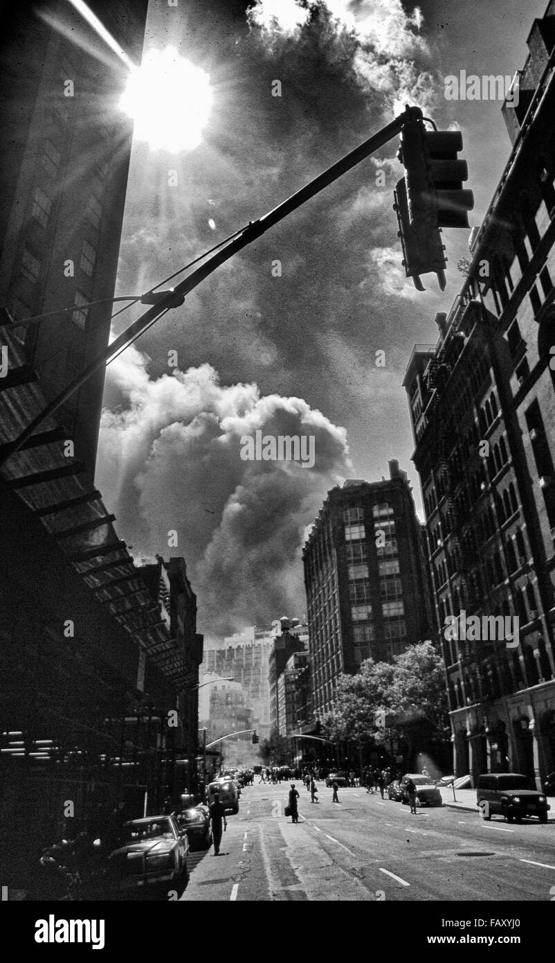 Smoke and dust spreading all over Manhattan during the collapse of the ...