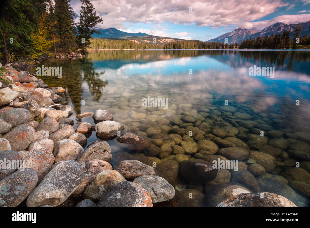 Lac Beauvert, Lake, Jasper Nationalpark, Alberta, Canada Stock Photo ...