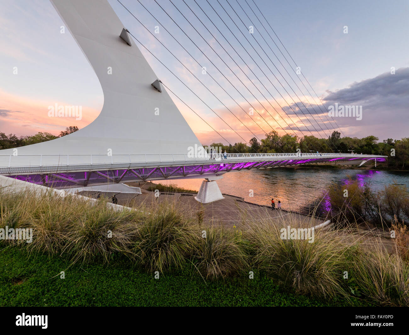 REDDING, CALIFORNIA, USA - OCTOBER 10, 2015: Unique cantilever spar ...