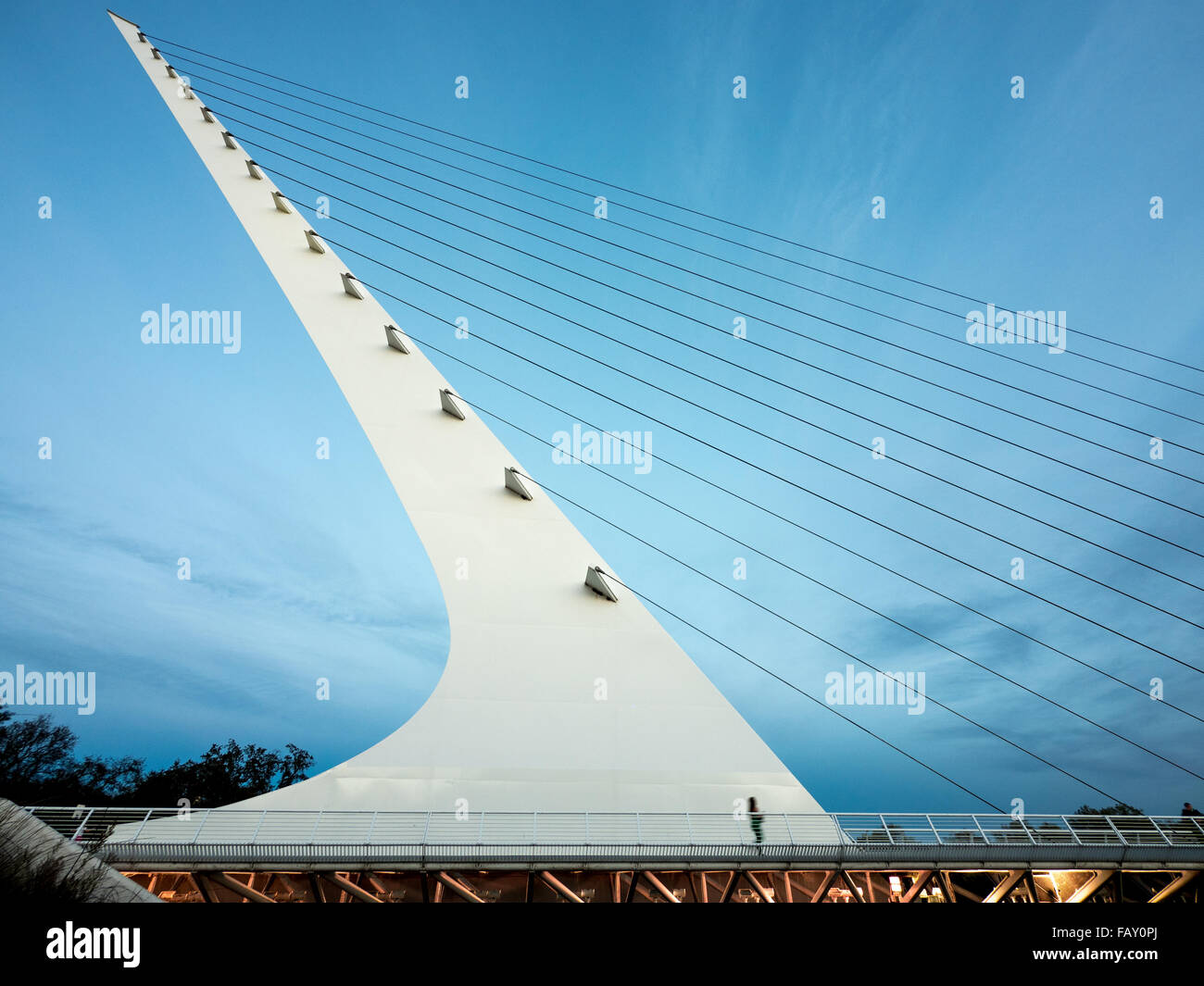 REDDING, CALIFORNIA, USA - OCTOBER 10, 2015: Unique cantilever spar ...