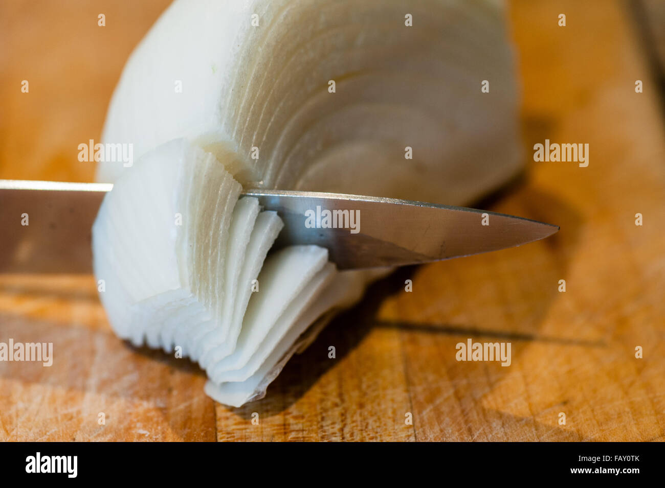 Onion layers knife hi-res stock photography and images - Alamy