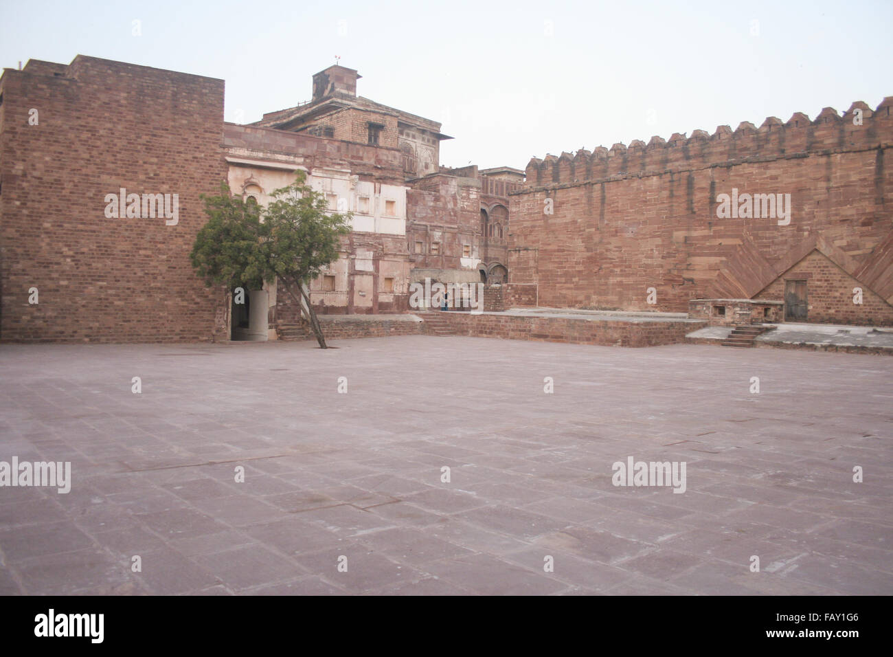 Empty courtyard hi-res stock photography and images - Alamy
