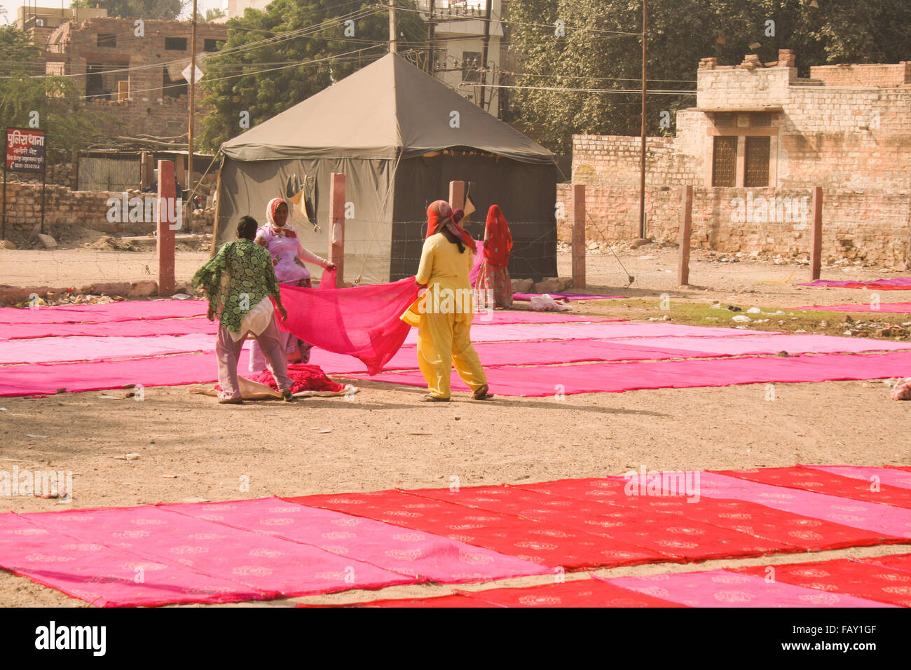 Fabric dyeing process hi-res stock photography and images - Alamy