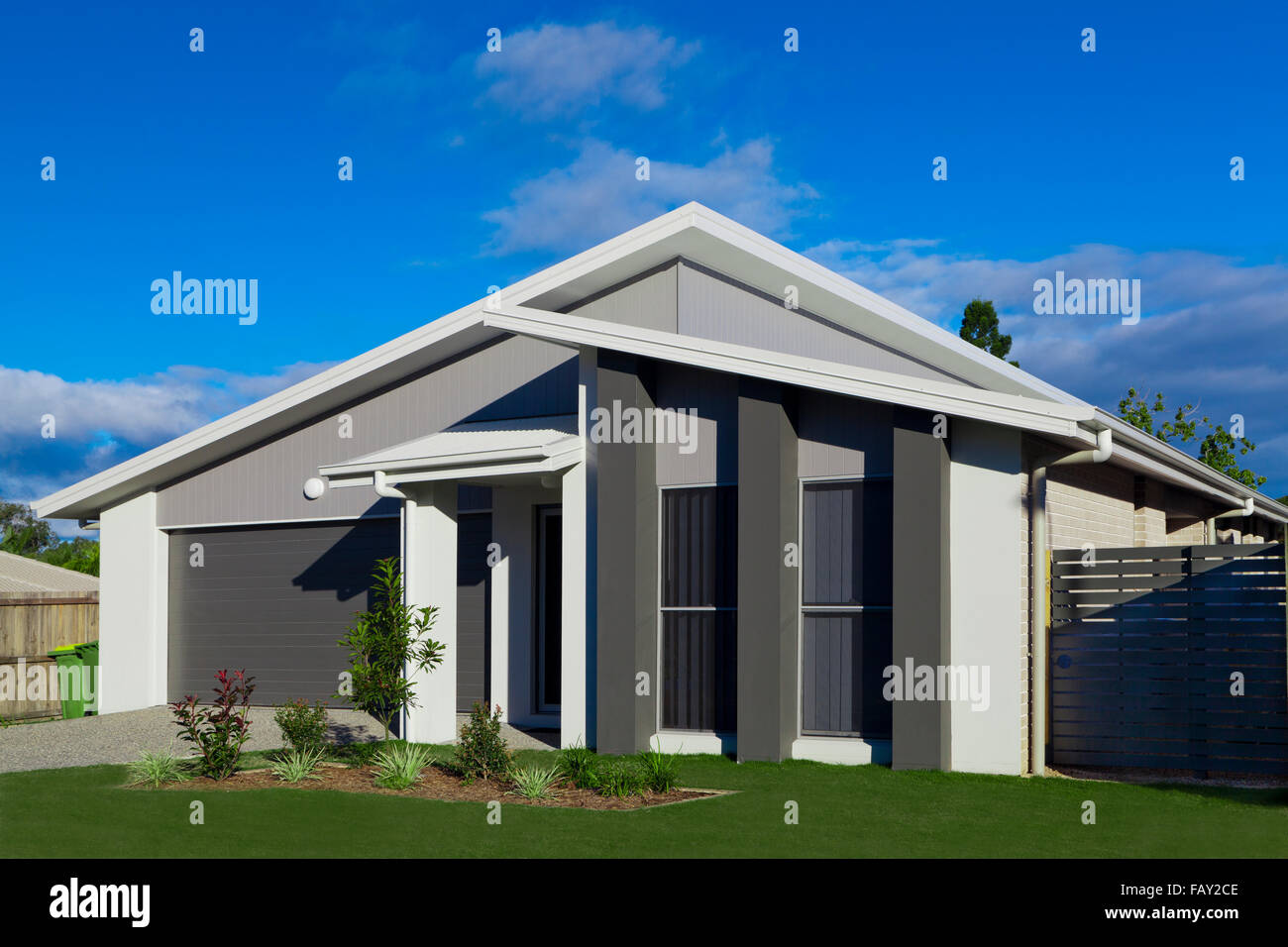 Australian house exterior sold hi-res stock photography and images - Alamy