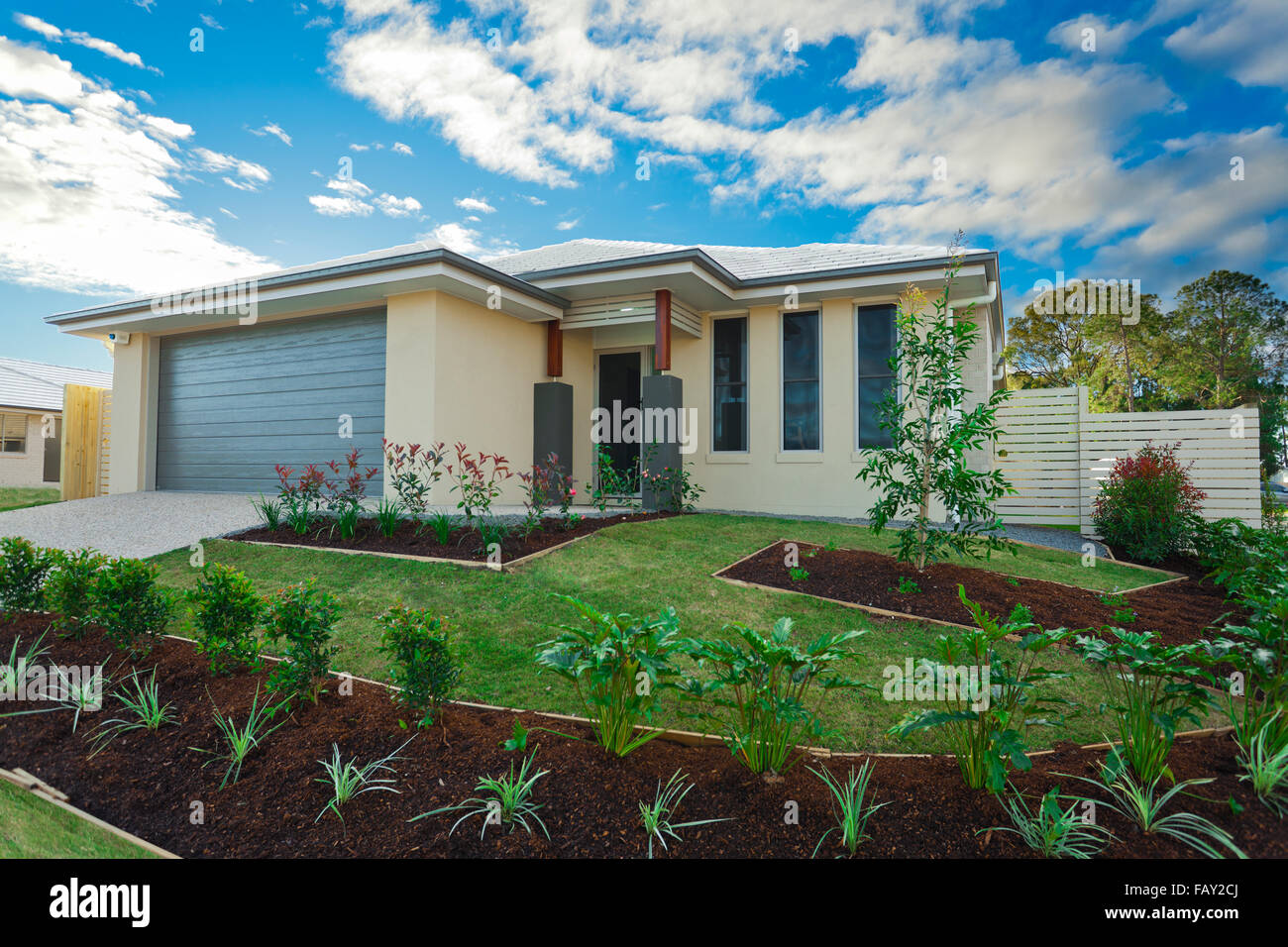 Australian house exterior sold hi-res stock photography and images - Alamy