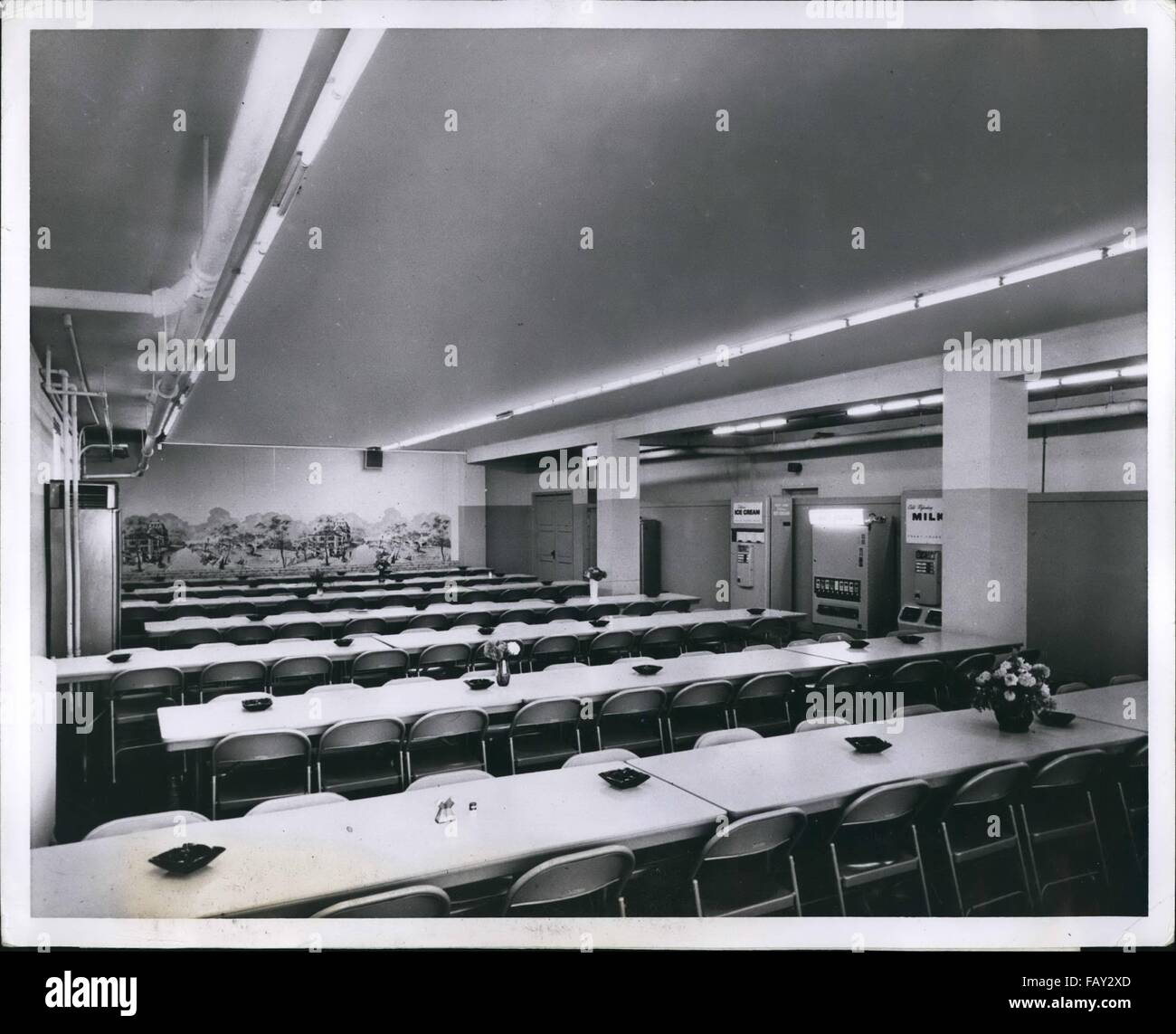 1982 employee lunch room in hi-res stock photography and images - Alamy