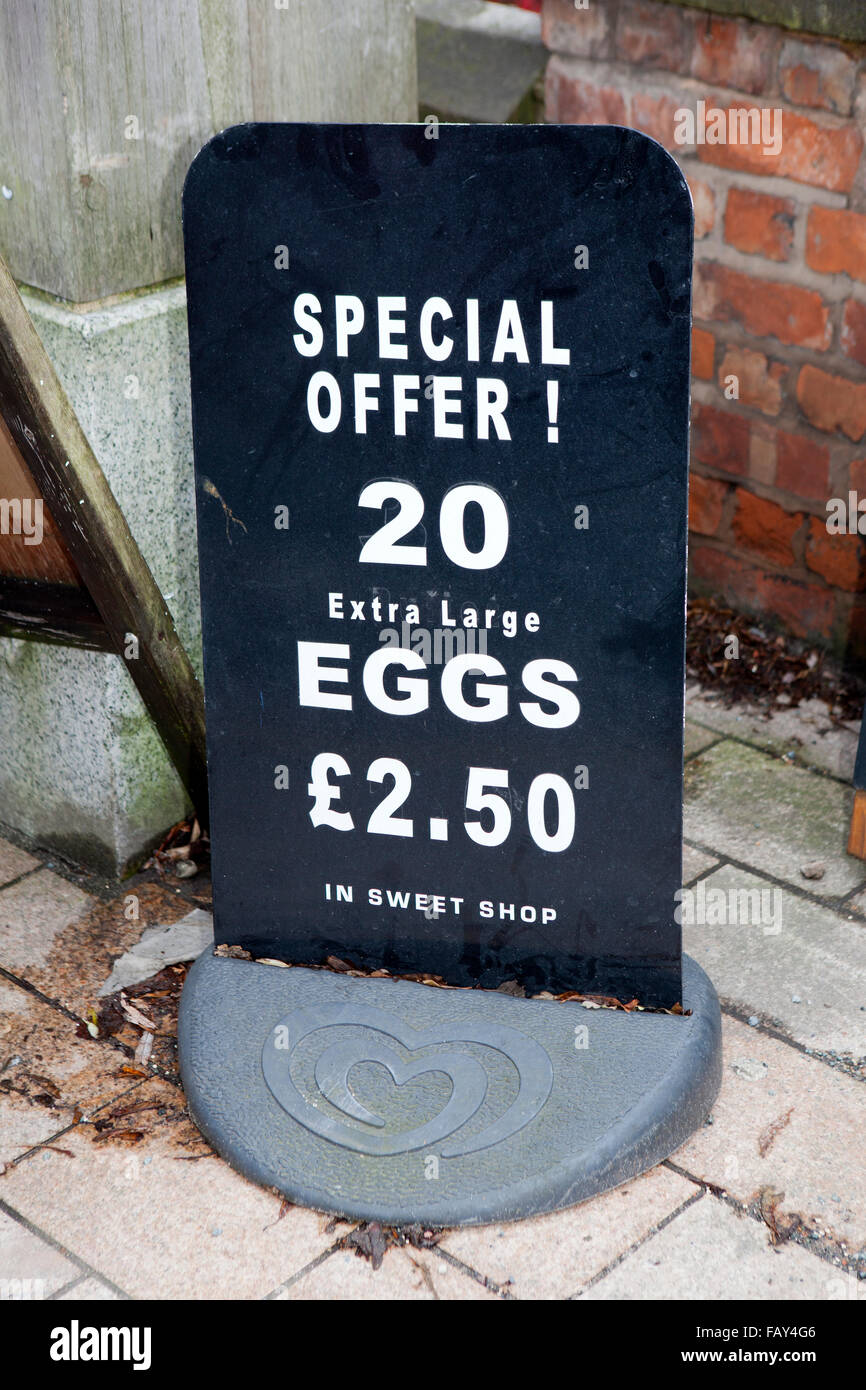 Special 20 extra large Eggs £2.50 sign Stock Photo - Alamy