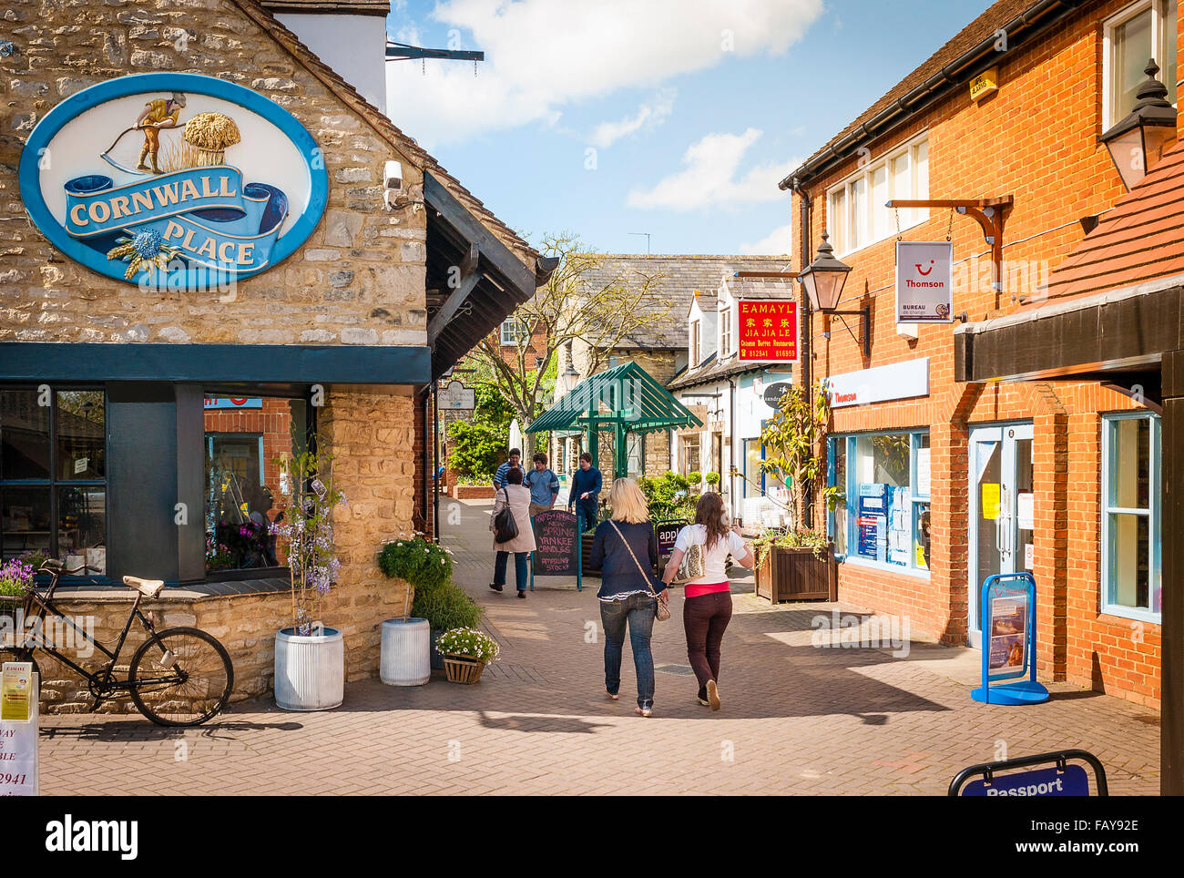 Shops retail town cornwall hi-res stock photography and images - Alamy