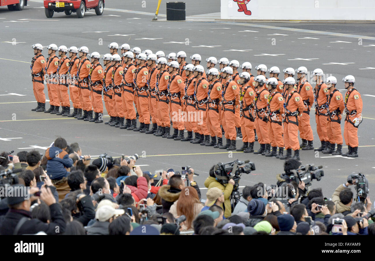 Tokyo, Japan. 6th Jan, 2016. Firefighters demonstrate their ...