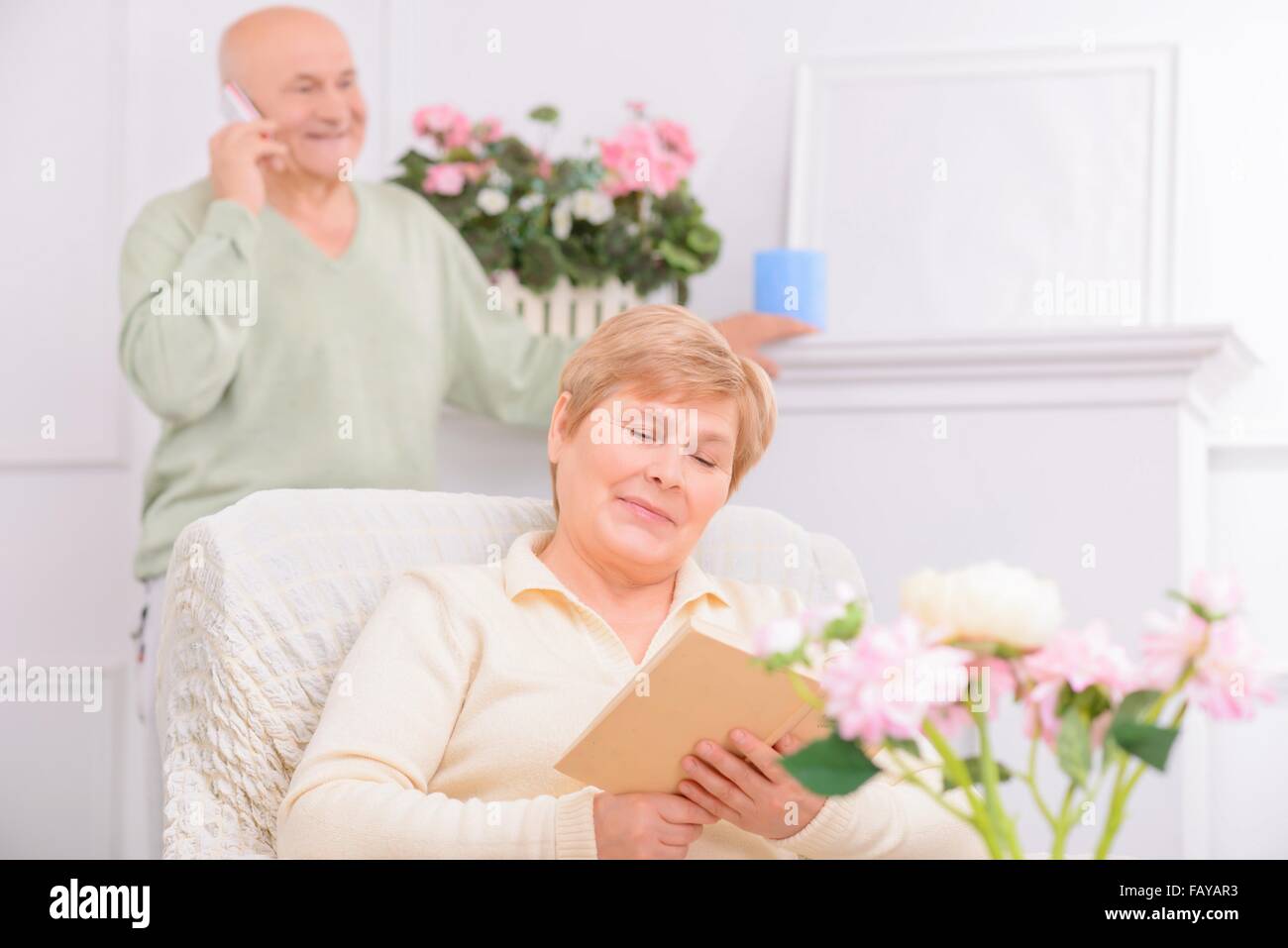 Adult couple reading book Stock Photo - Alamy