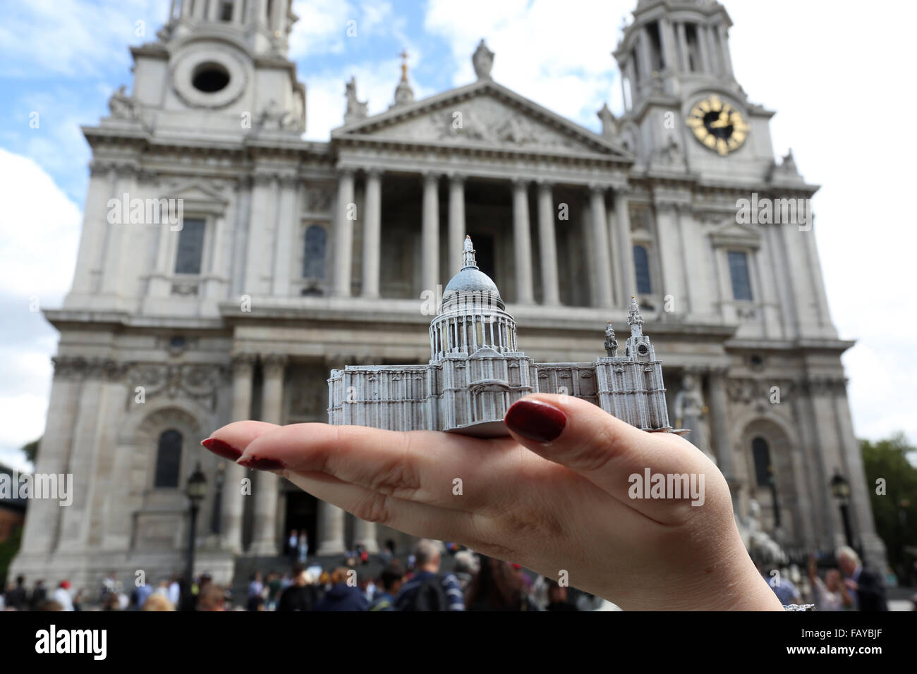 London's famous landmarks recreated in perfect miniature detail using ...