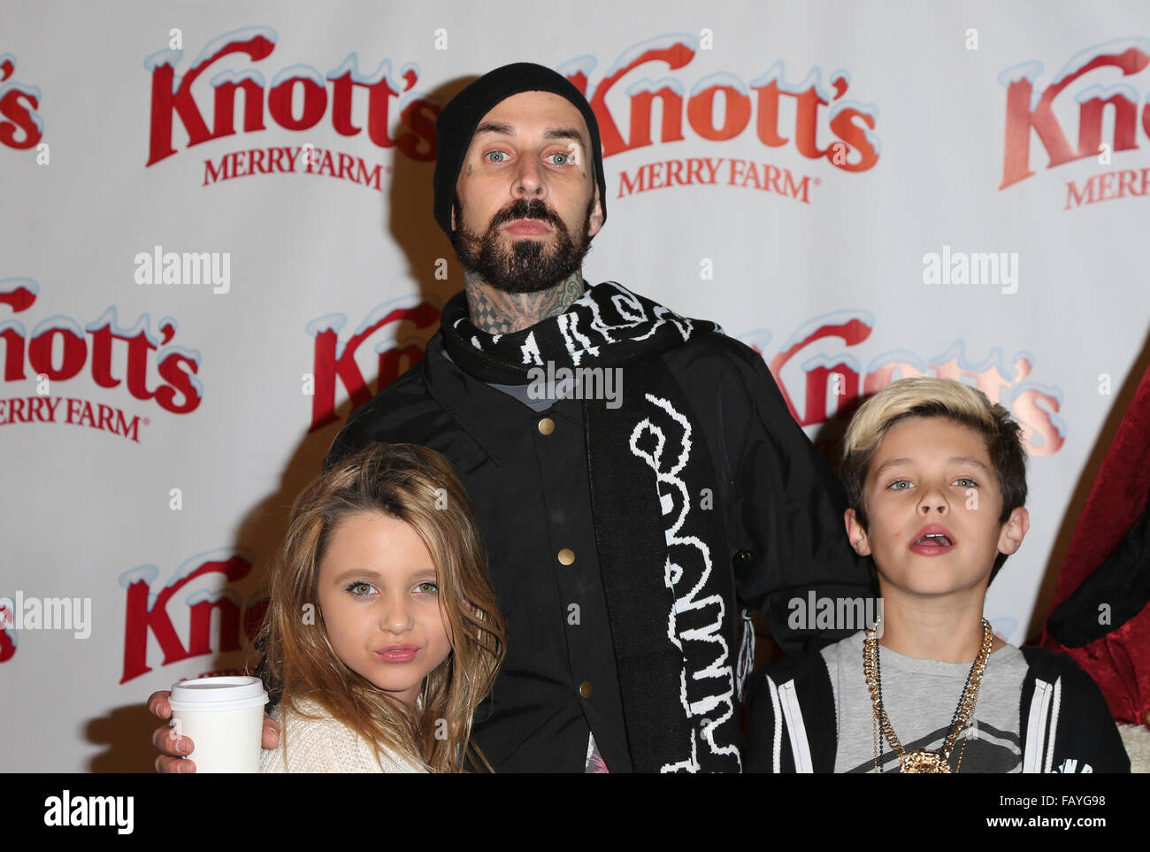 Knott's Berry Farm's Countdown To Christmas And Snoopy's Merriest Tree ...