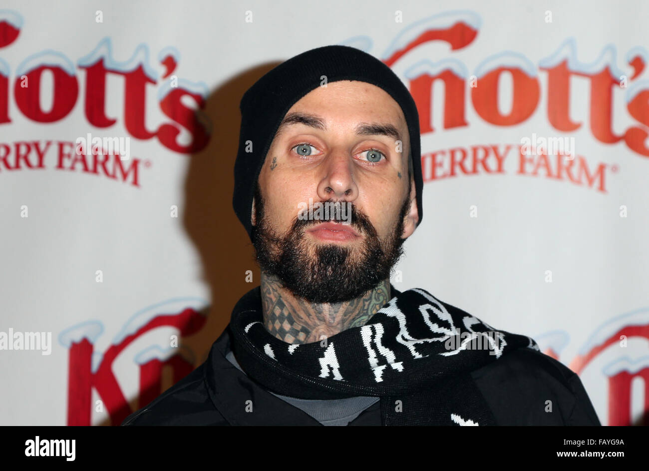 Knott's Berry Farm's Countdown To Christmas And Snoopy's Merriest Tree ...