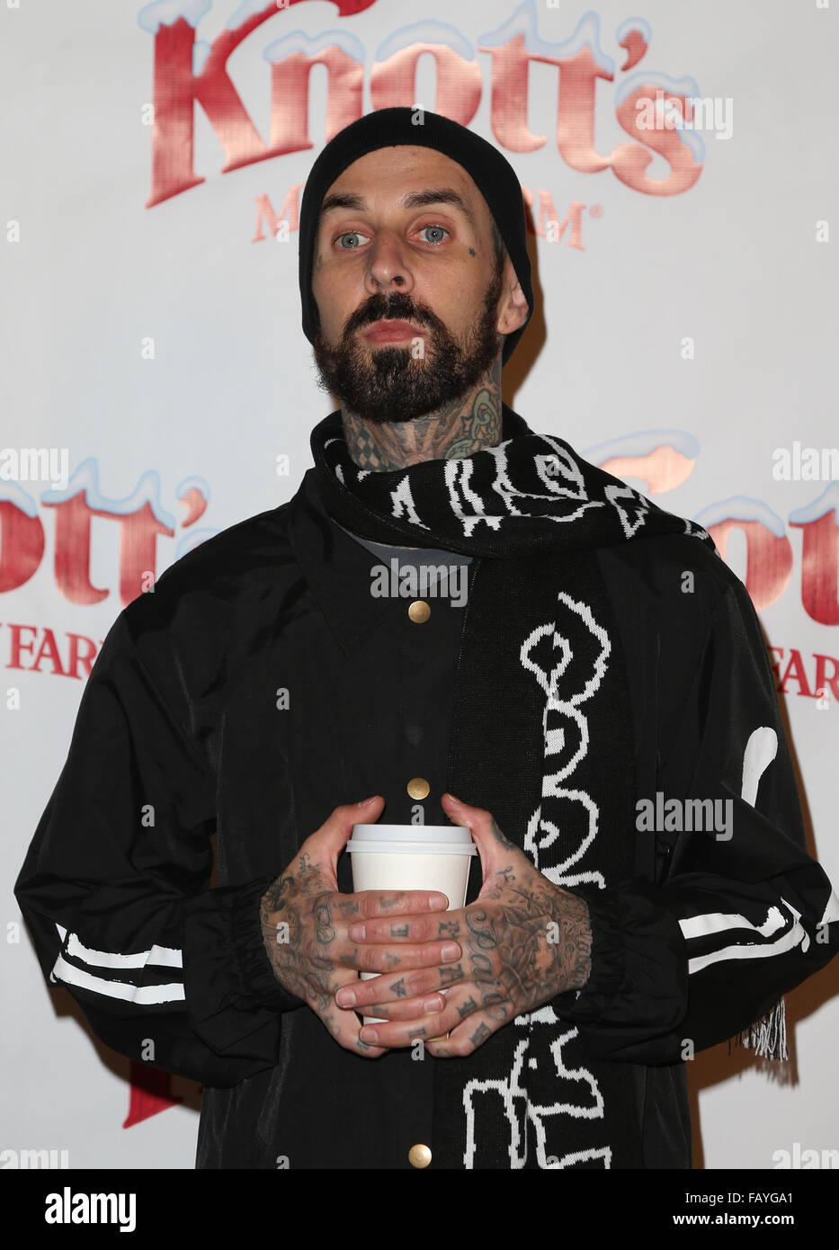 Knott's Berry Farm's Countdown To Christmas And Snoopy's Merriest Tree ...