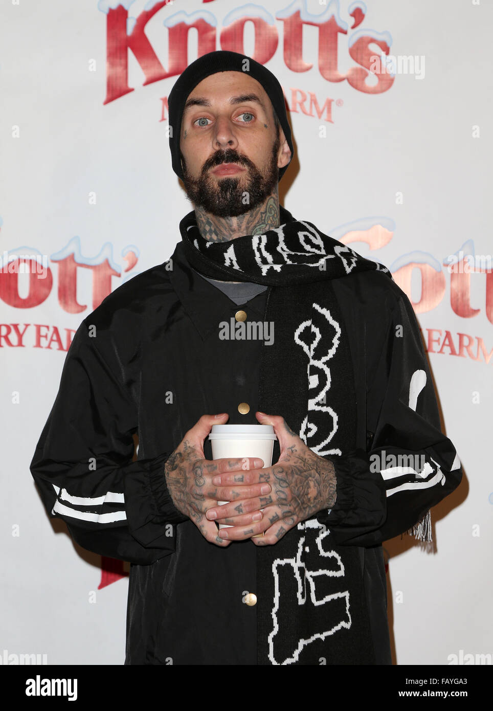 Knott's Berry Farm's Countdown To Christmas And Snoopy's Merriest Tree ...