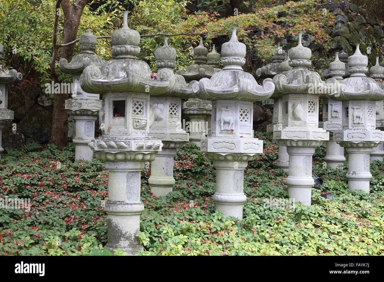 Japanese stone lantern Stock Photo - Alamy