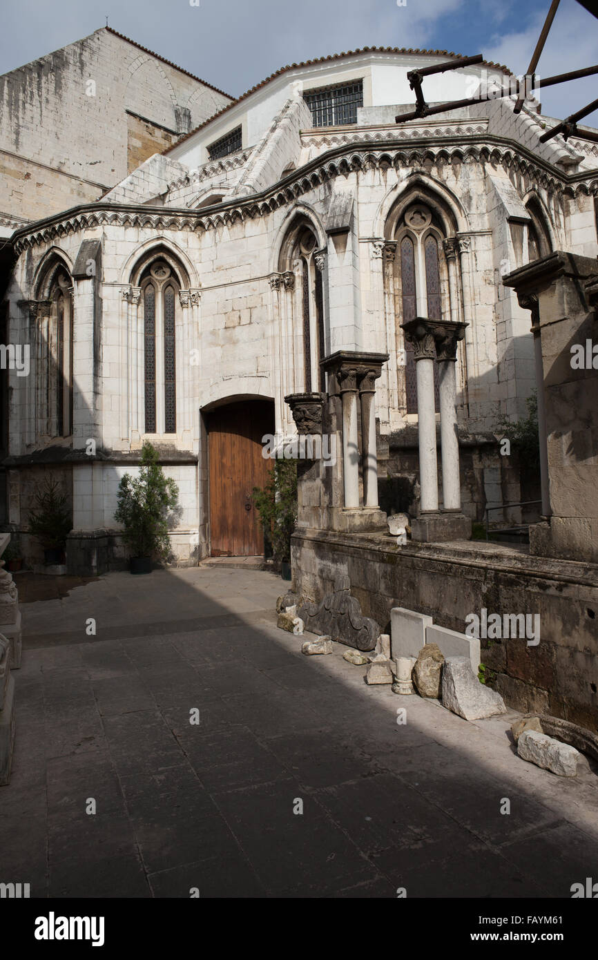 Romanesque courtyard hi-res stock photography and images - Alamy