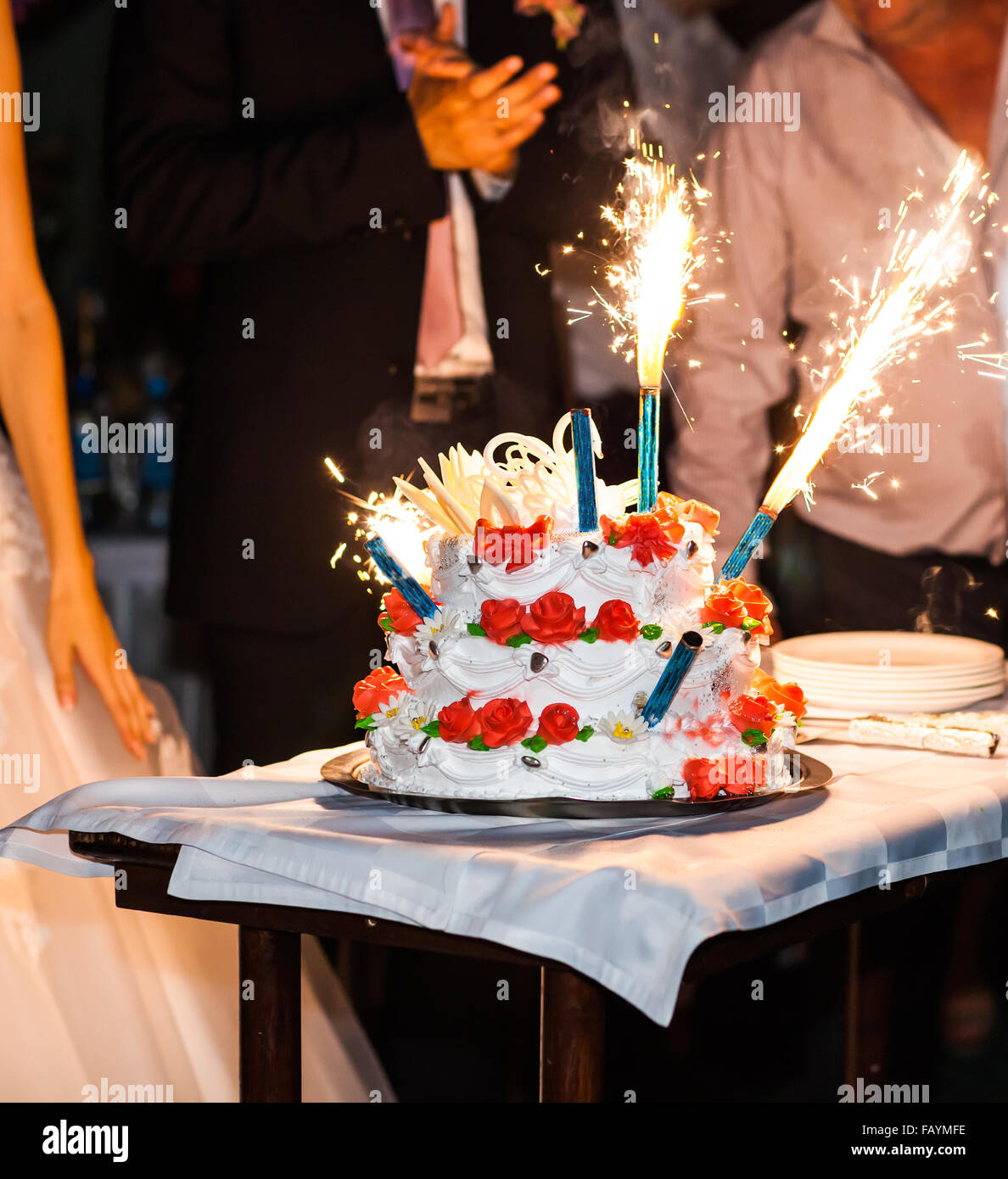 Wedding figurines fun hi-res stock photography and images - Alamy