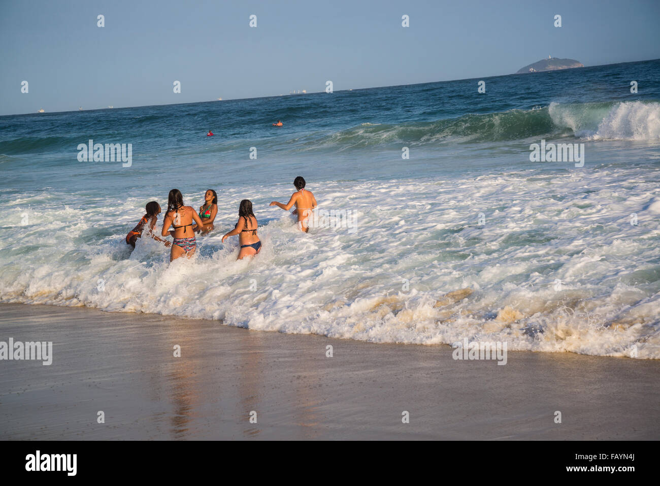Rio beach women hi-res stock photography and images - Alamy