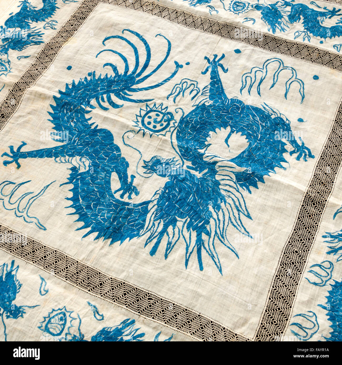 Five claw chinese dragon hi-res stock photography and images - Alamy