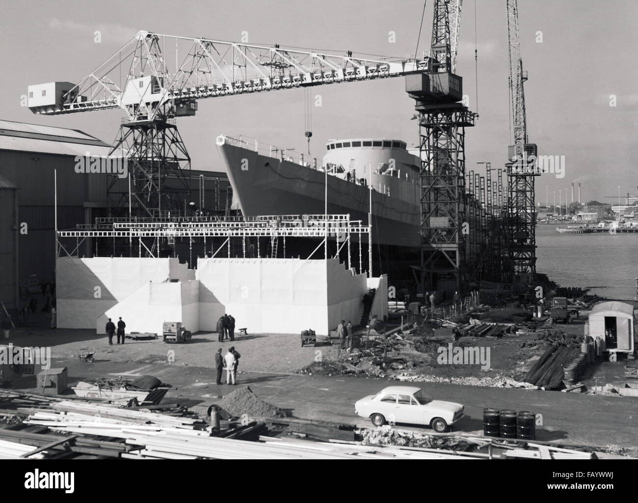 Hms antelope frigate hi-res stock photography and images - Alamy