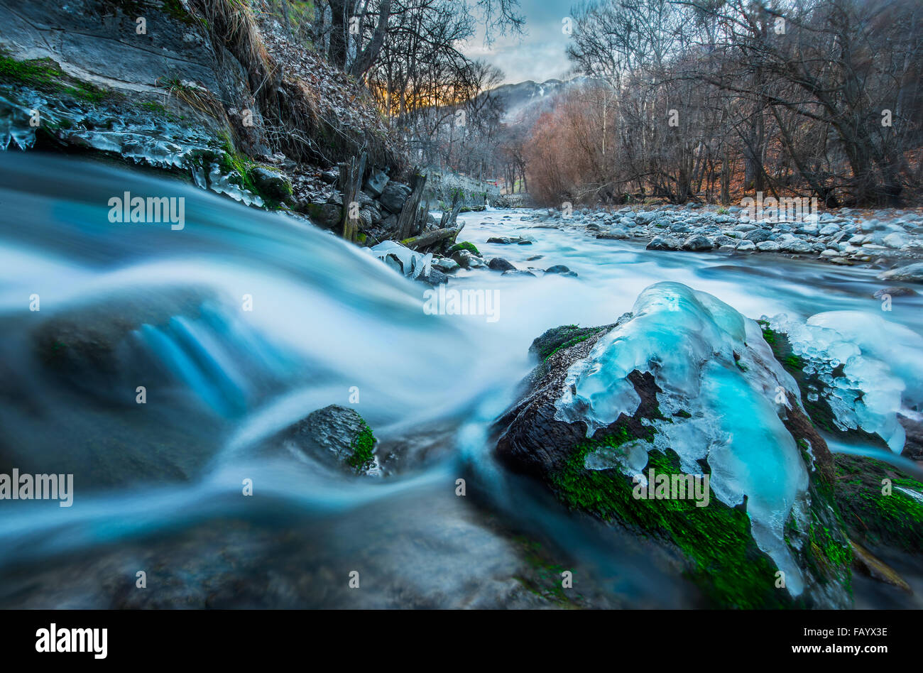 An icy river hi-res stock photography and images - Alamy