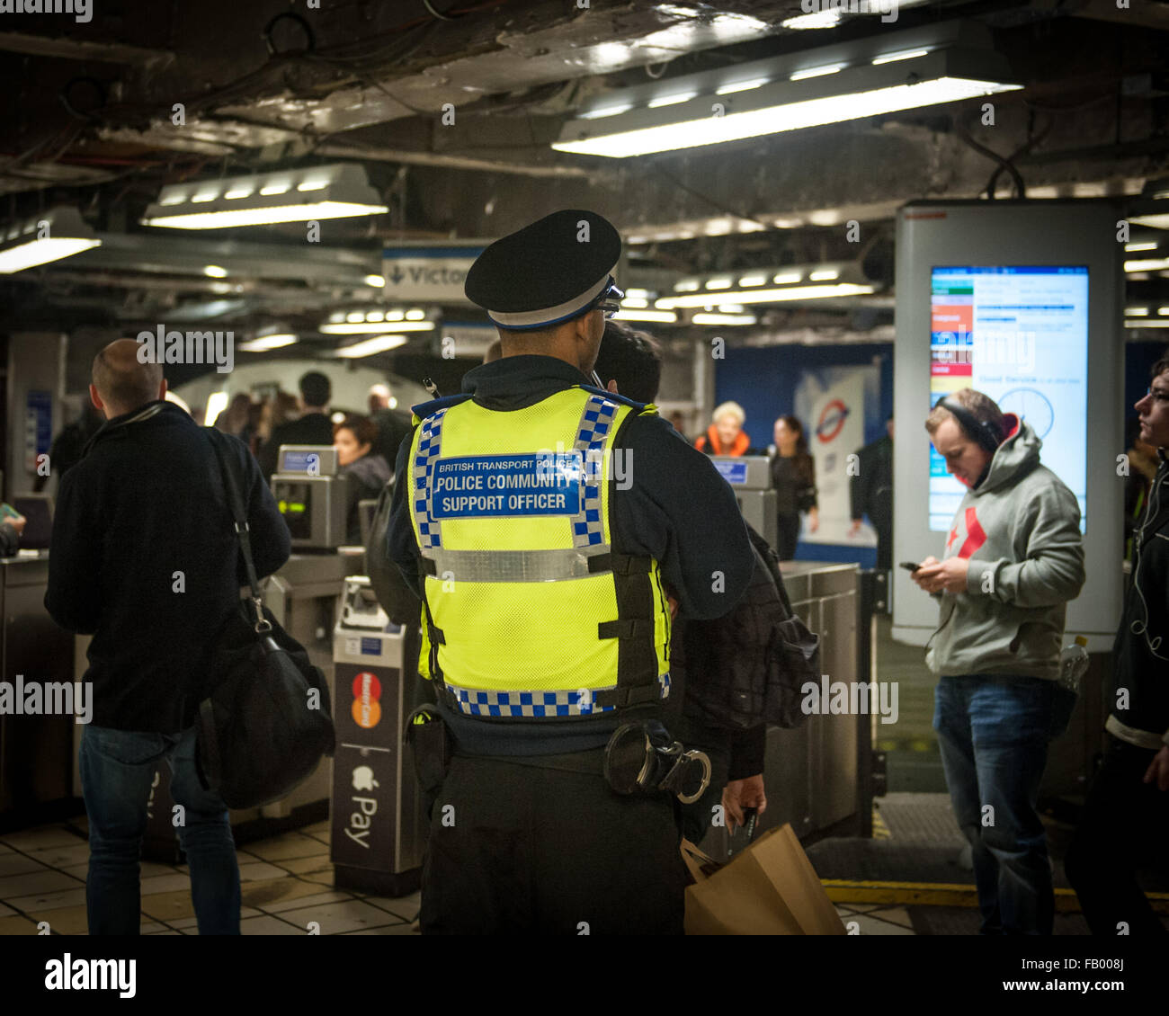 The Metropolitan Police are posting more officers in Underground ...
