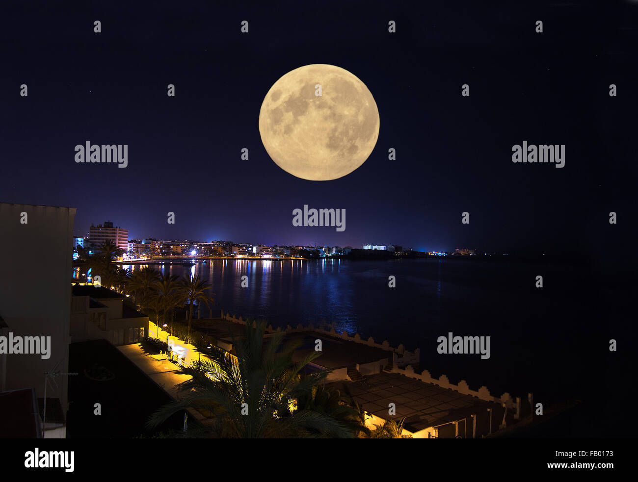 Party ibiza moon hi-res stock photography and images - Alamy