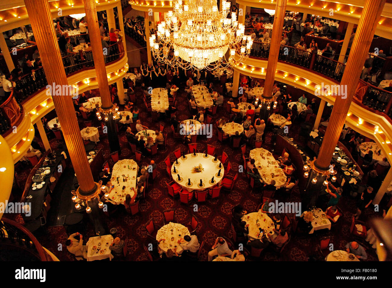 Grand dining hall hi-res stock photography and images - Alamy