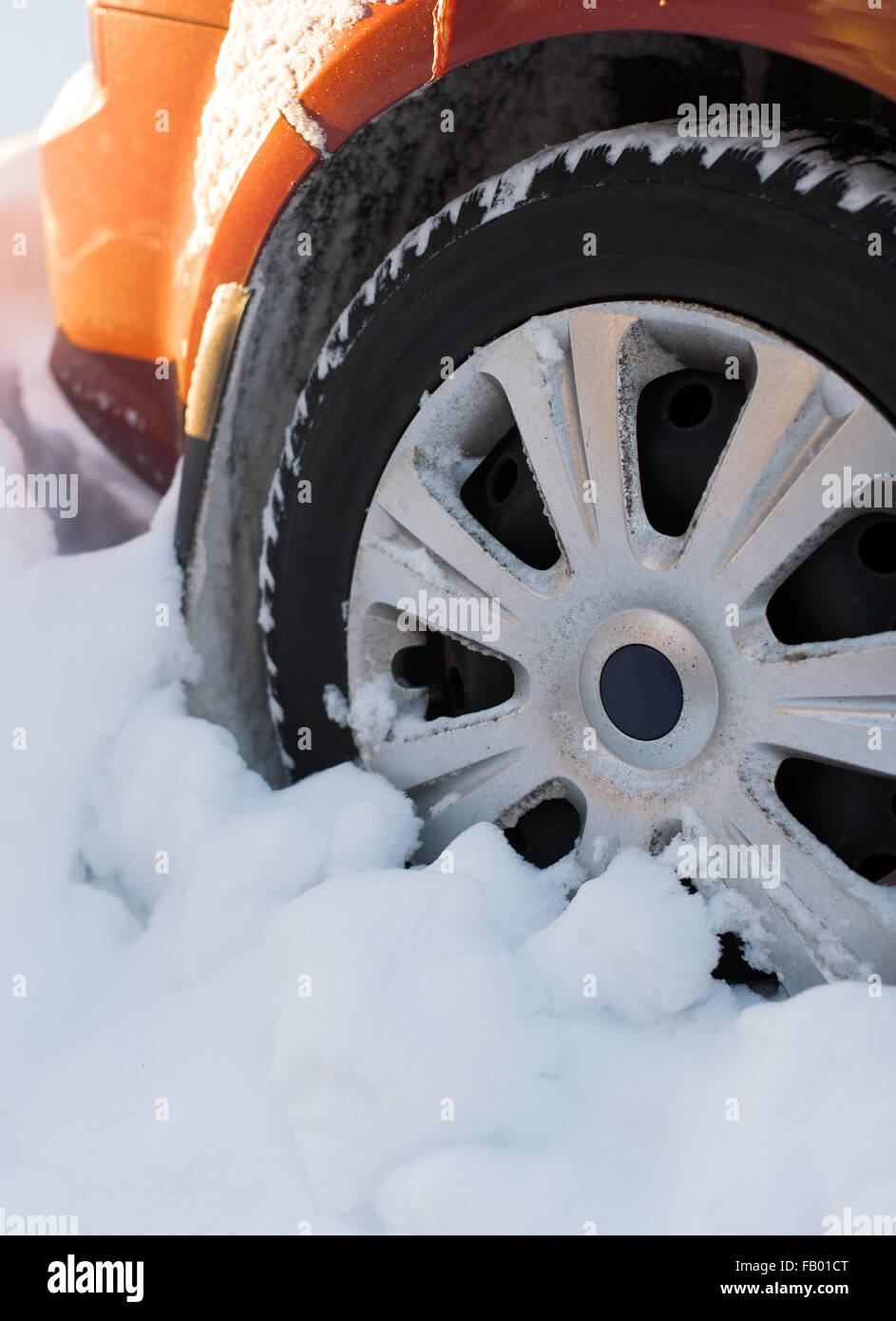 Car wheel snow hi-res stock photography and images - Alamy