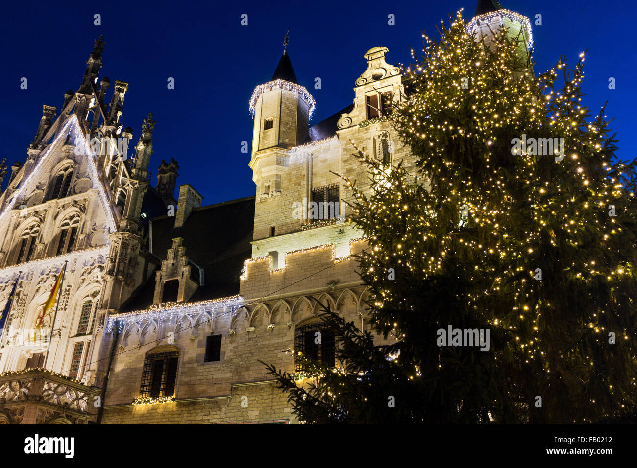 The Palace of the Great Council and the unfinished Gothic Belfry on the ...