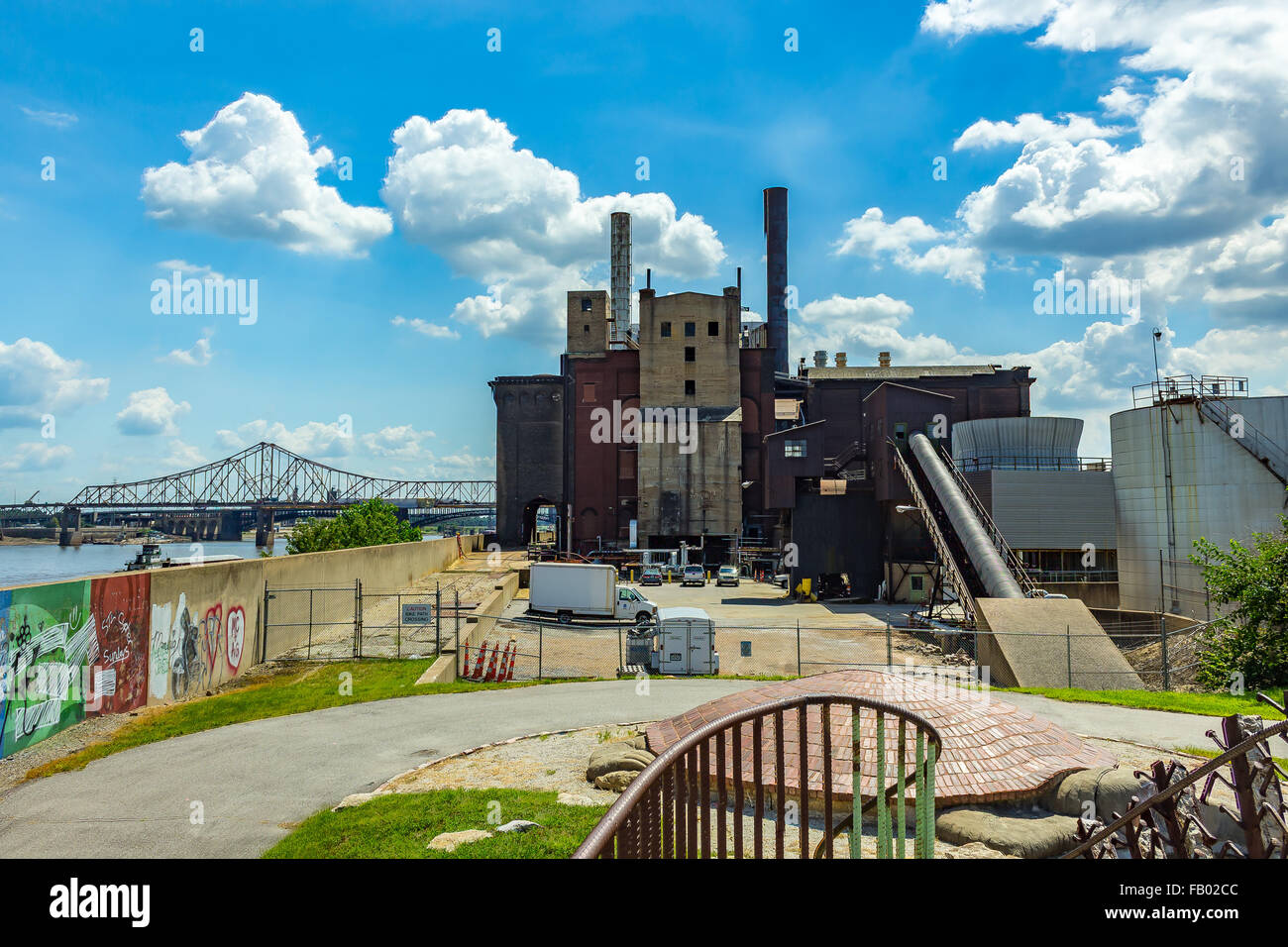 Run down factory usa hi-res stock photography and images - Alamy