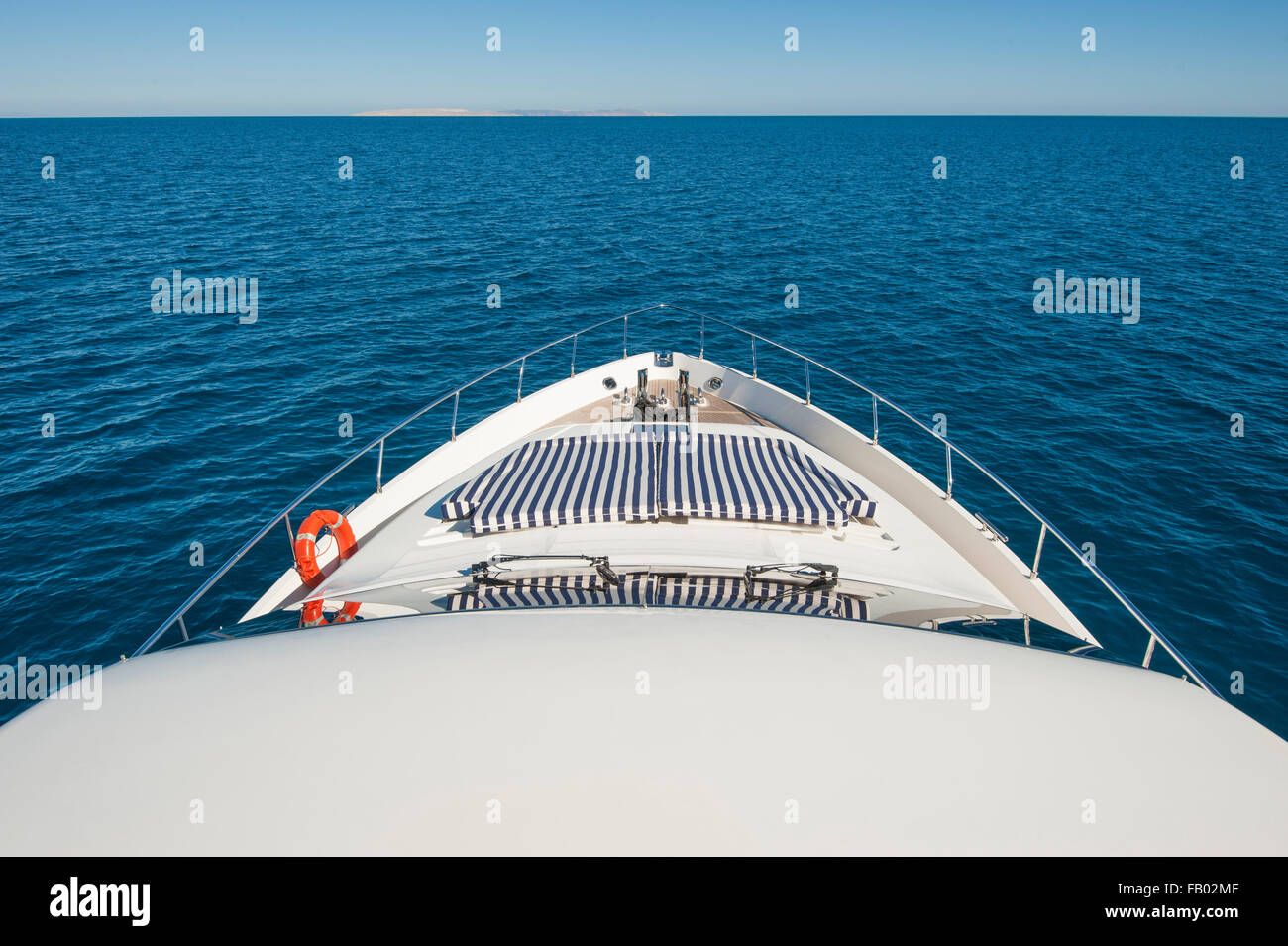 Sailing yacht view ocean hi-res stock photography and images - Alamy