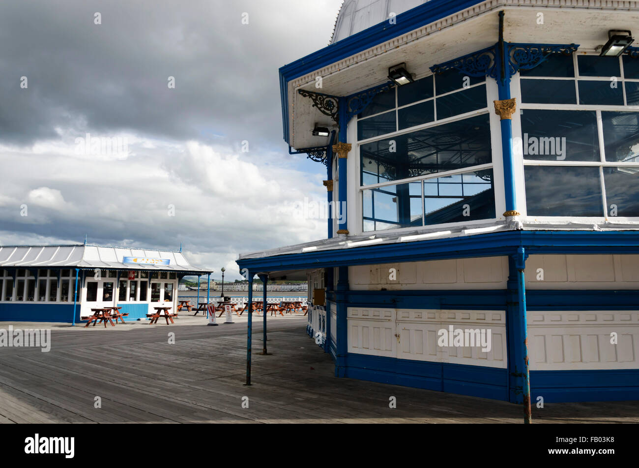 Kiosk building on Llandudno Pier in North Wales Stock Photo - Alamy