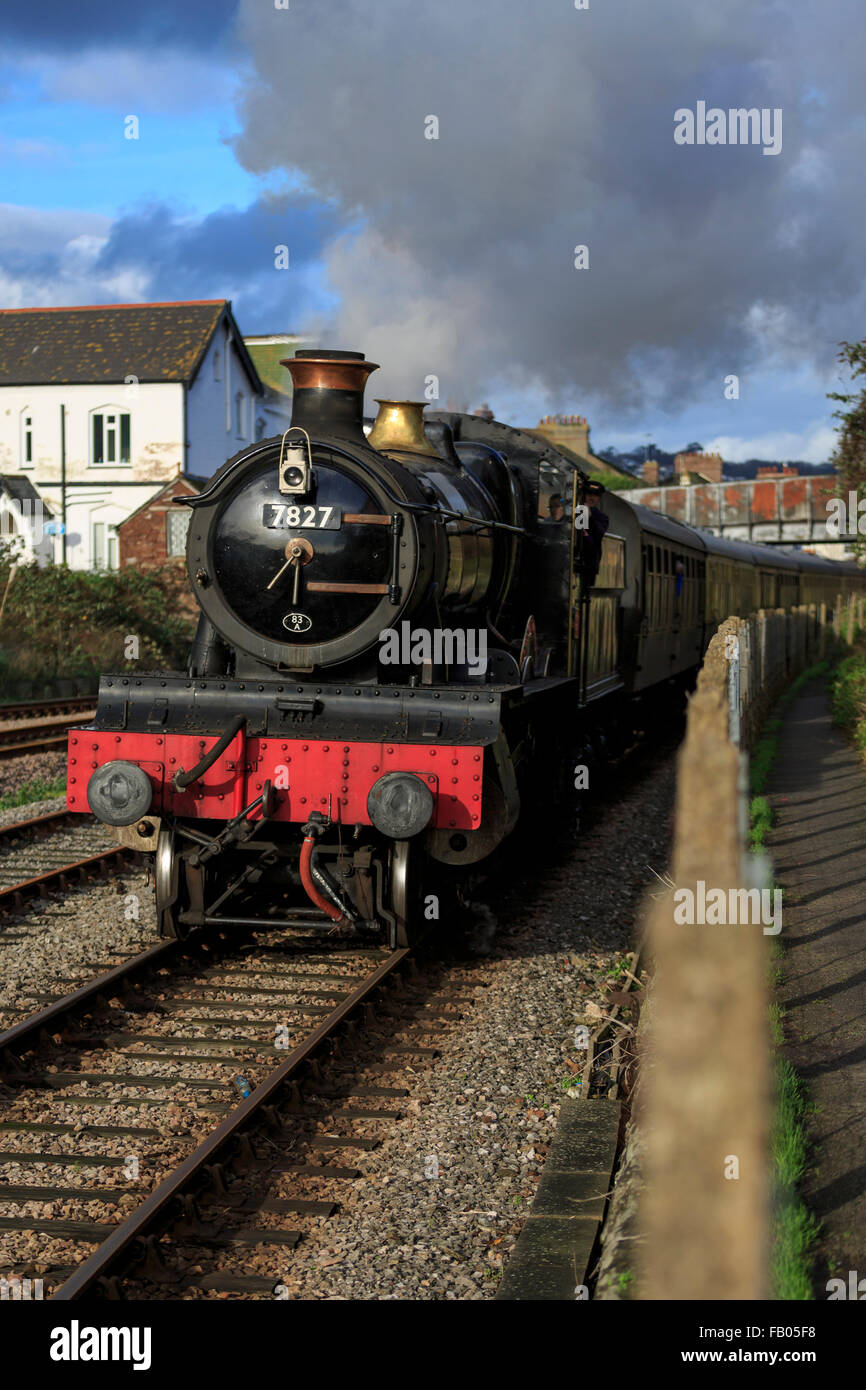 7827 Lydham Manor hauls a train between Paignton and Goodrington Sands ...