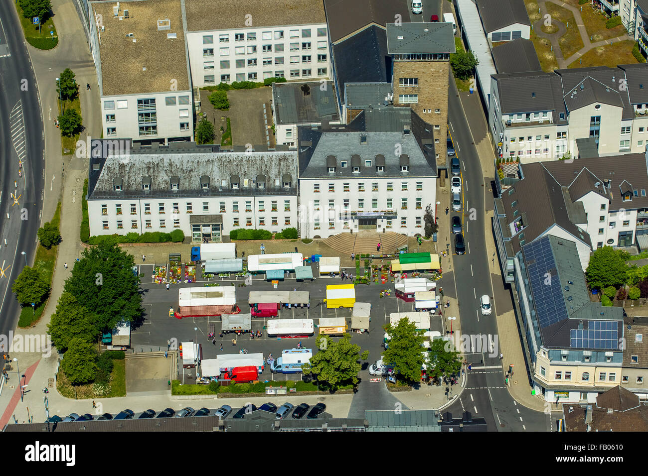 Market day in front of the town hall Velbert, Marktplatz, Velbert, Ruhr ...