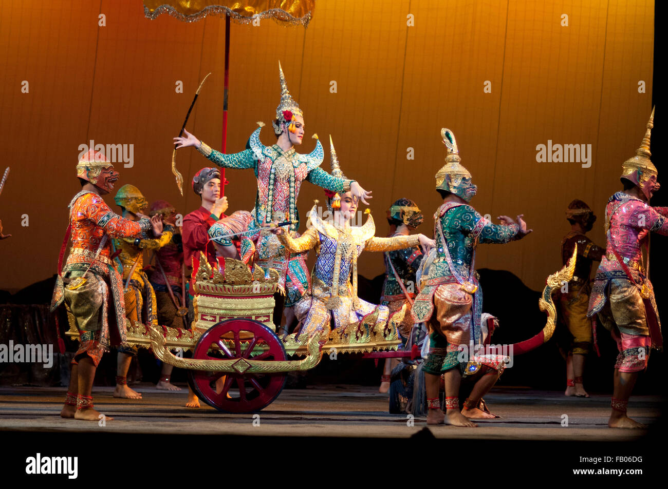 Thai classical dance performance at Salachalermkrung theater in Bangkok ...