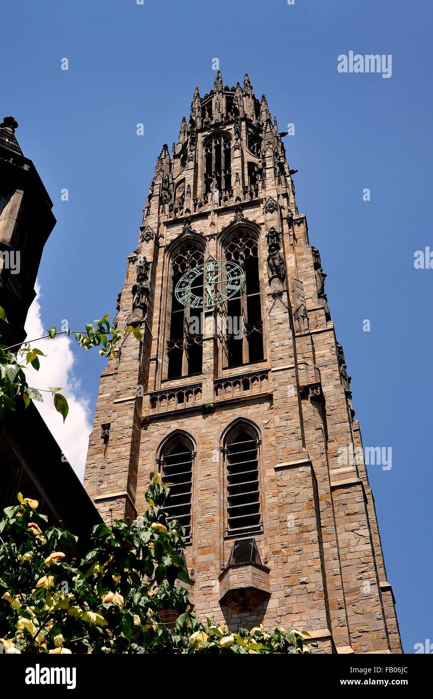 New Haven, Connecticut: Branford College's neo-gothic Harkness Clock ...