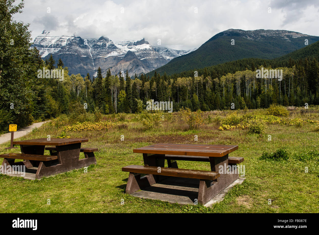 Mount robson provincial hi-res stock photography and images - Alamy
