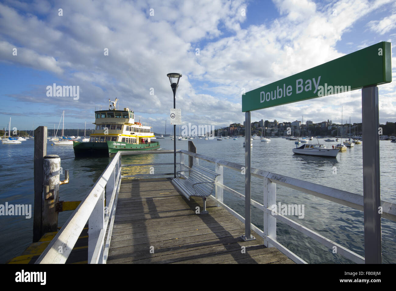 Ferry pulling away from Double Bay wharf in Sydney Harboour Stock Photo ...