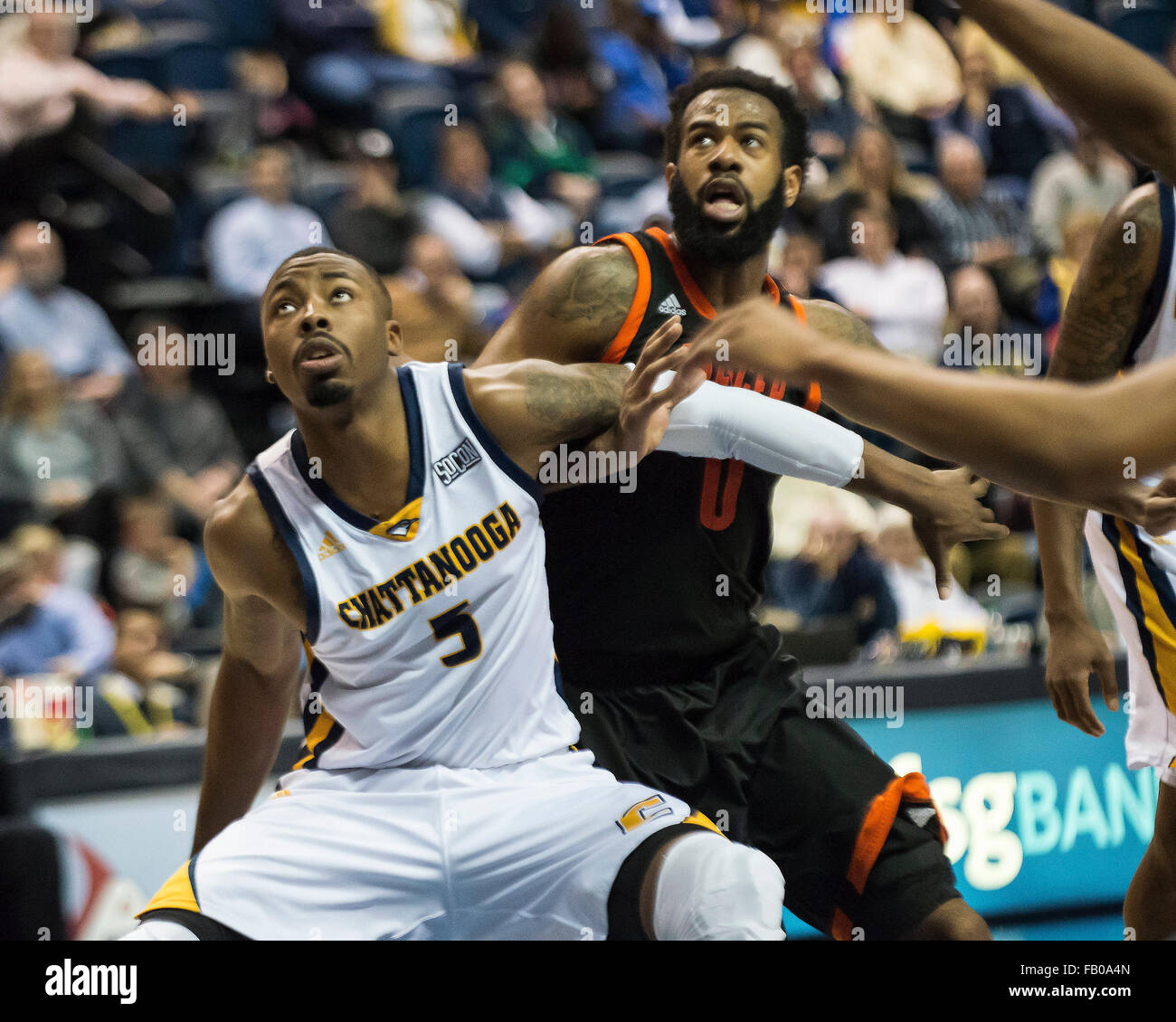 Chattanooga, Tennessee, USA. 05th Jan, 2016. Chattanooga Mocs guard ...