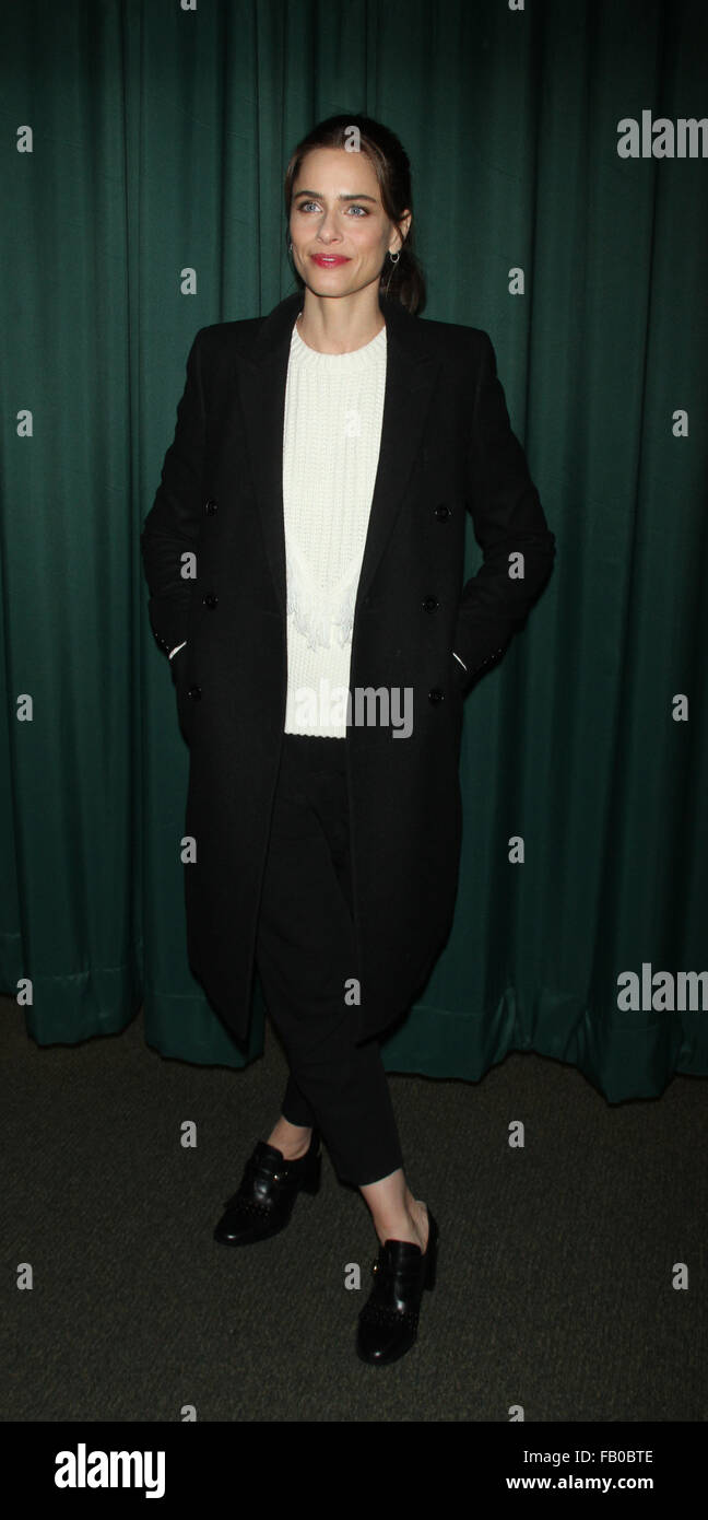 Author Andrea Troyer and actress Amanda Peet sign copies of their book ...