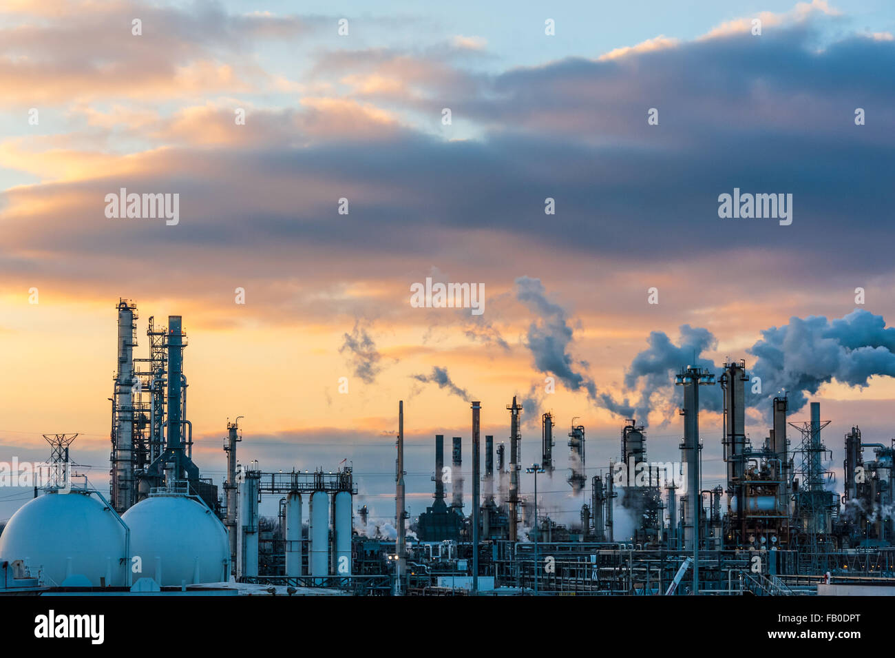 Valero Memphis Refinery against a dramatic sunset sky in Memphis ...
