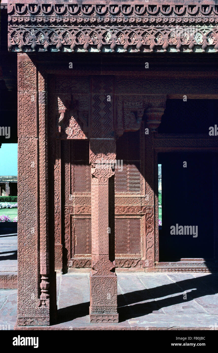 Carved Sandstone Detail, Columns and Entrance to the Hujra-i Anup Talao ...