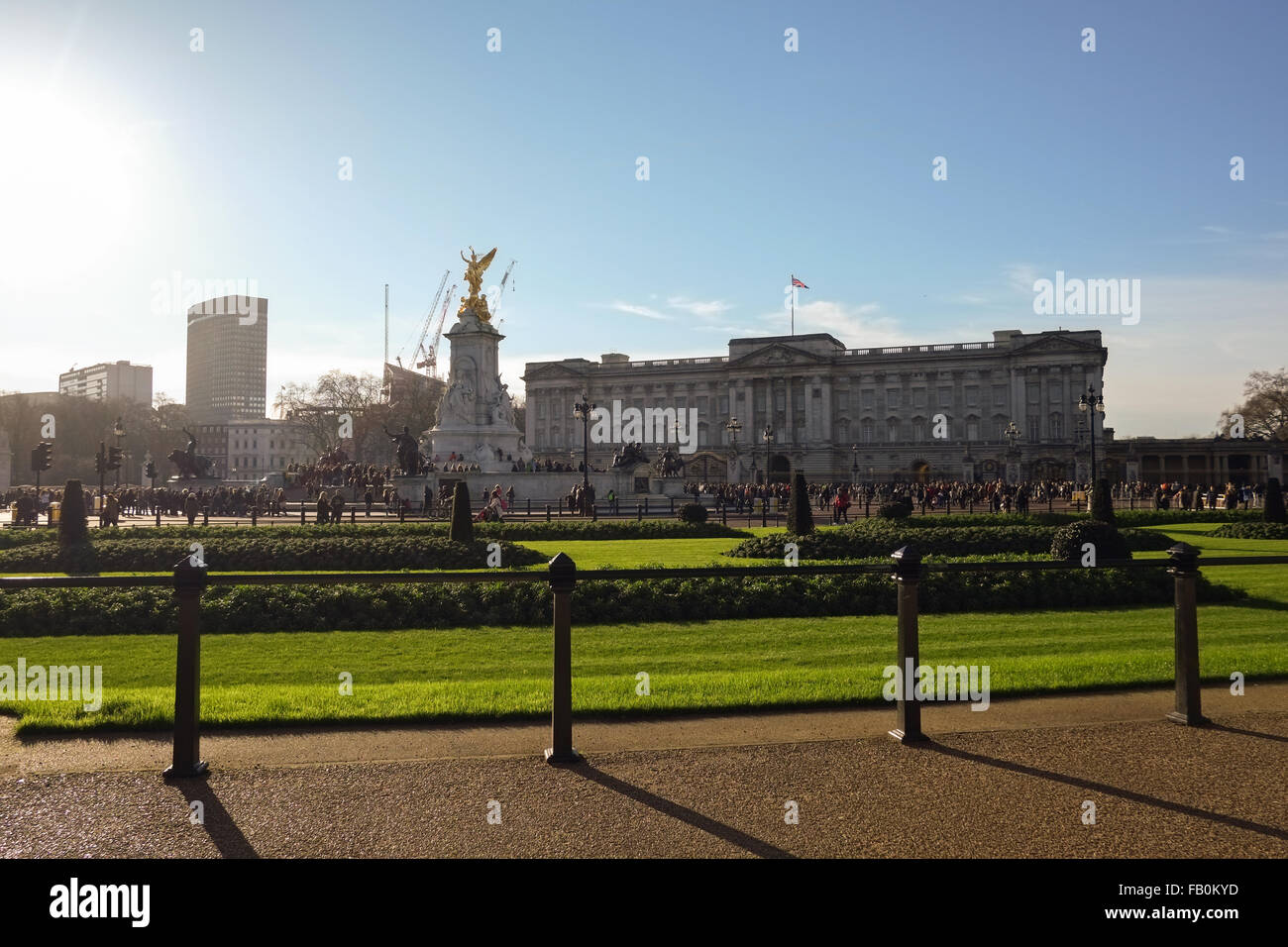 Buckingham palace gardens hi-res stock photography and images - Alamy