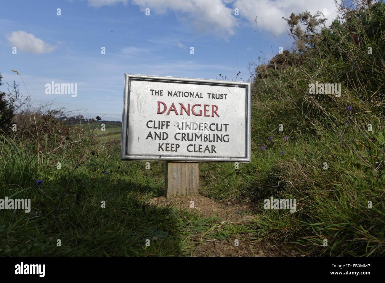 Undercut cliff hi-res stock photography and images - Alamy