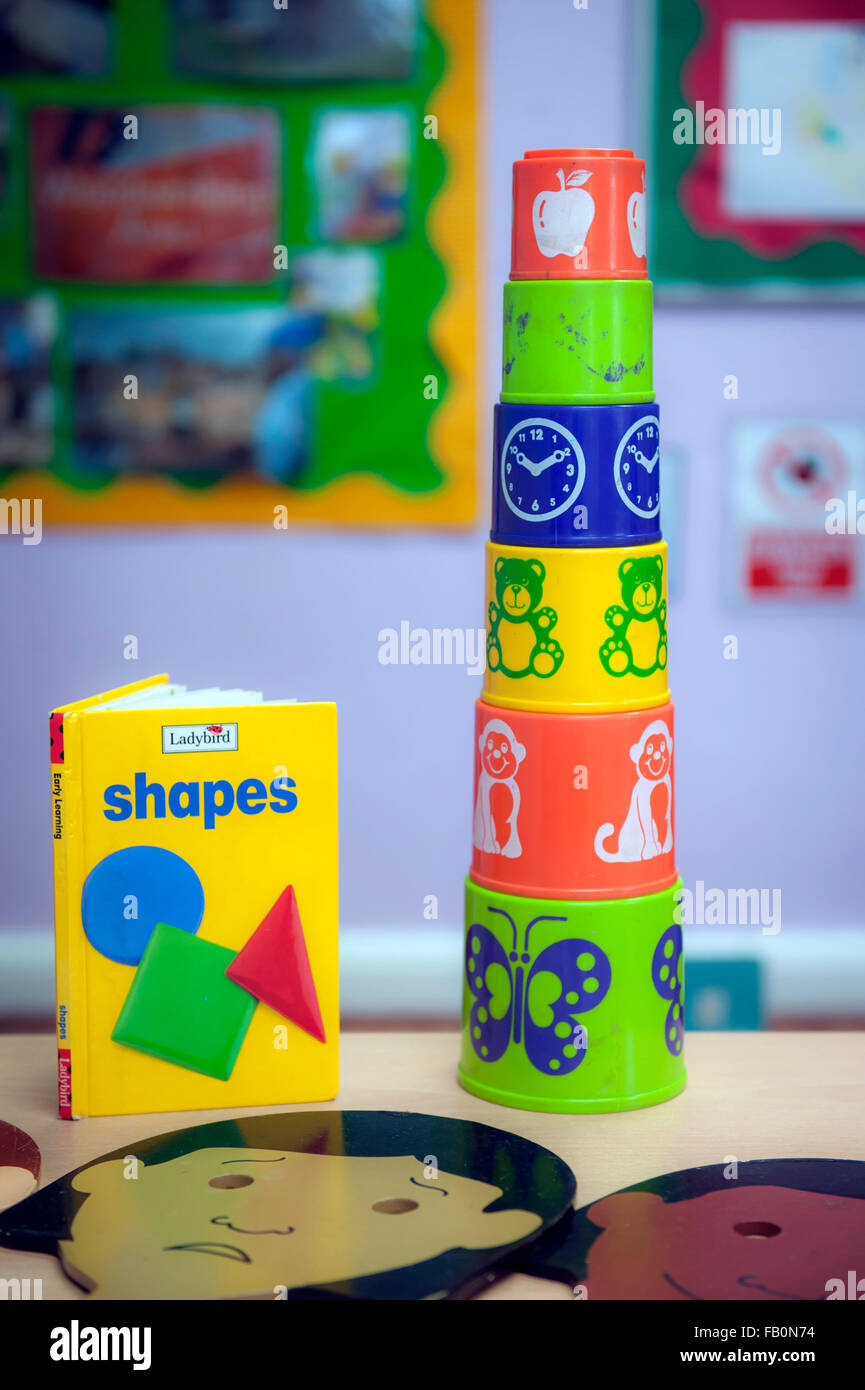 Shapes for kids hi-res stock photography and images - Alamy