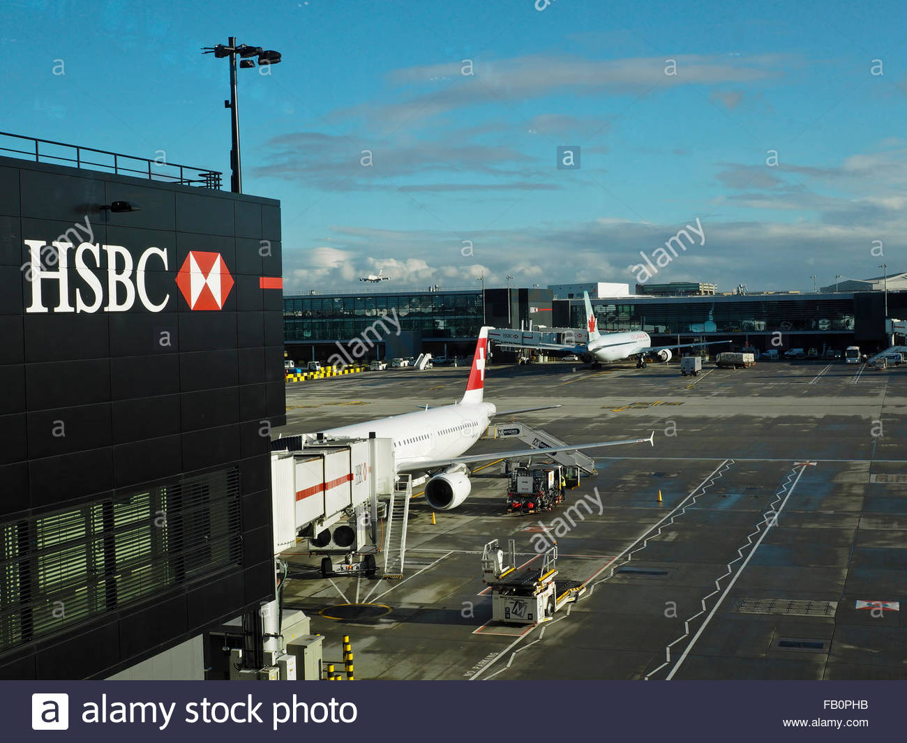 Apron Heathrow Airport Stock Photos & Apron Heathrow Airport Stock ...