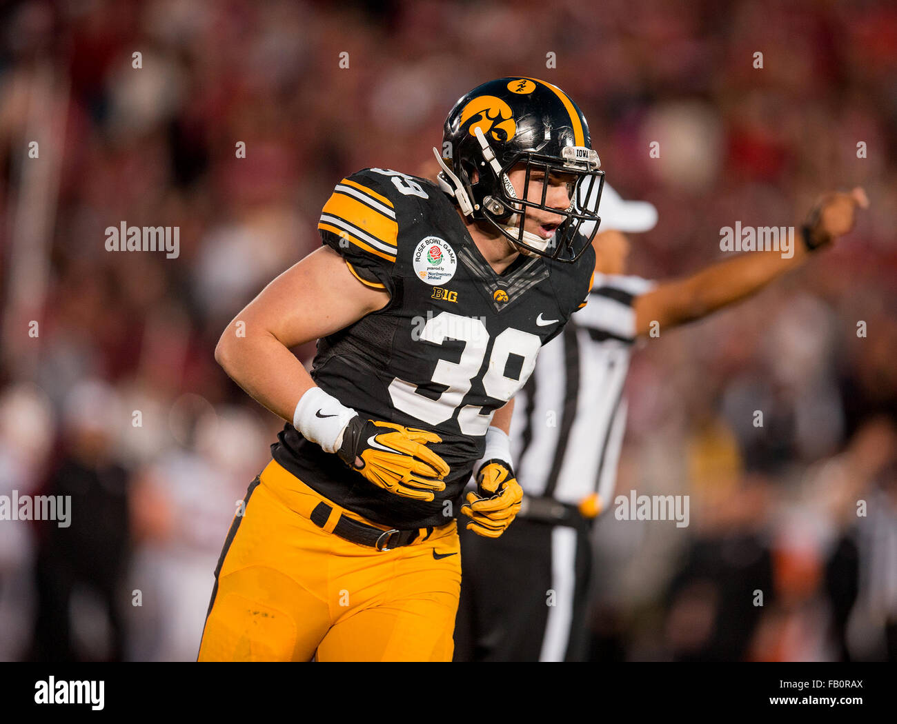 Pasadena, CA. 1st Jan, 2016. Iowa Hawkeyes linebacker (39) Travis Perry ...