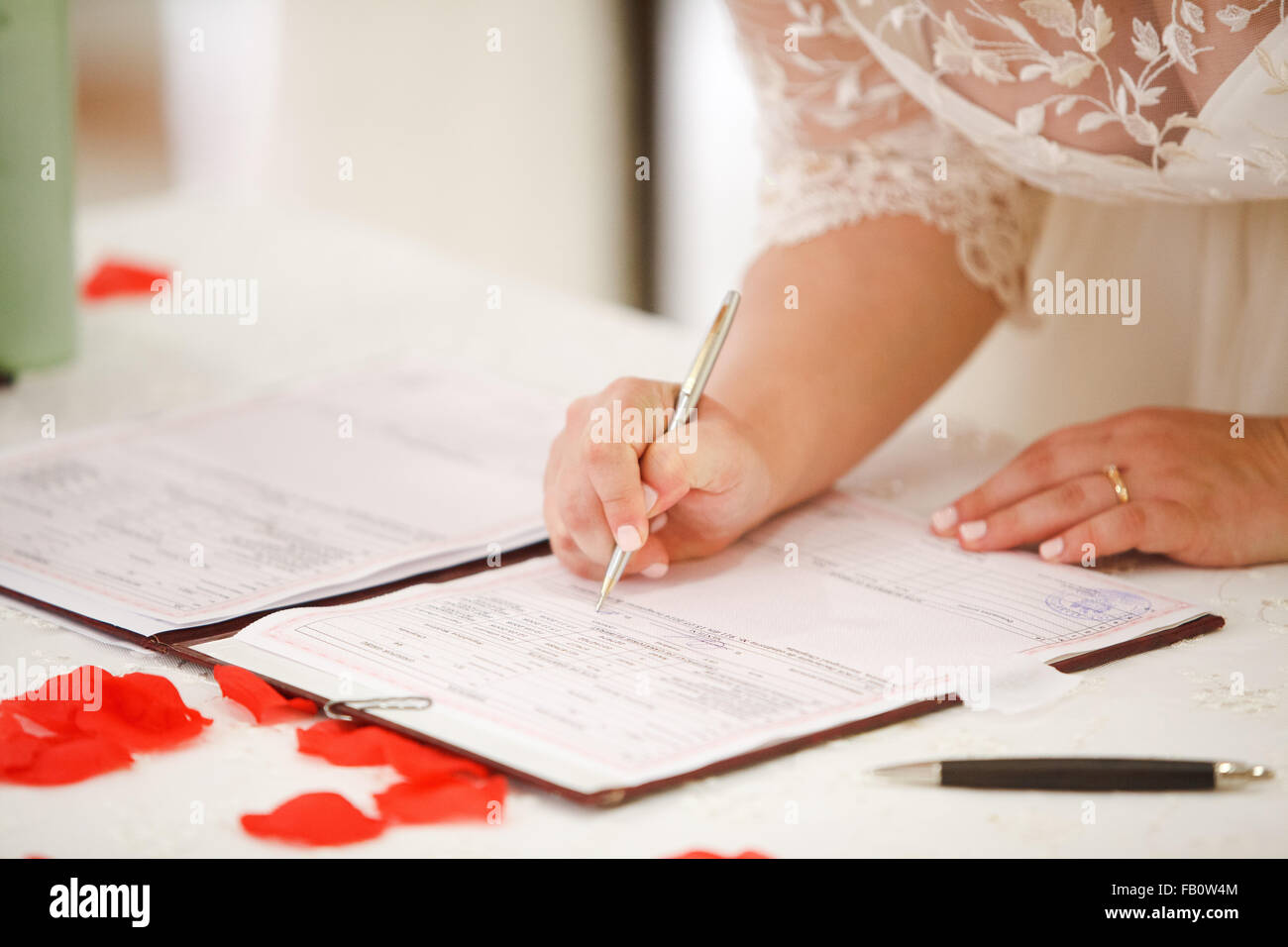 bride signs marriage certificate with a pen Stock Photo - Alamy